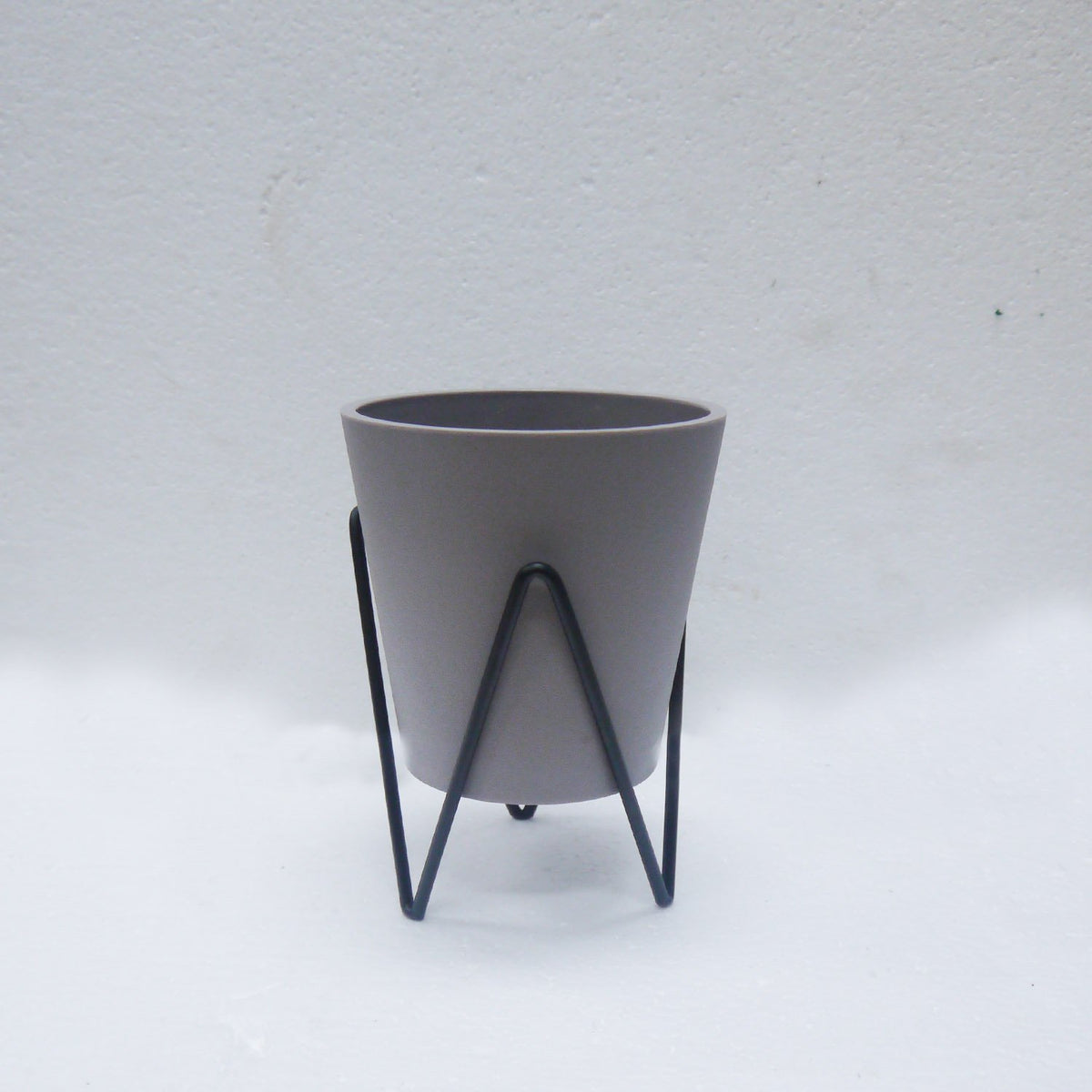 Polystyrene Planter - Pot W/ Stand (White) – Amsamm